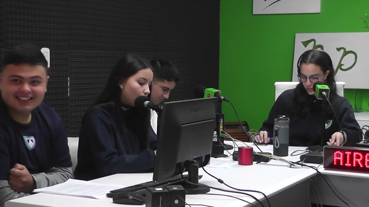 Programa Radial de Quinto Año del IMI en la FM VIVE 98.3 - Radio Vive