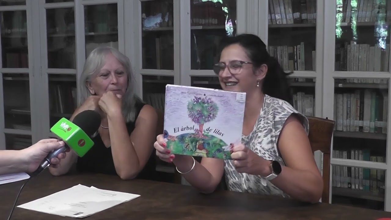 Silvia Navarro y Marisel Pérez de la Biblioteca Sarmiento